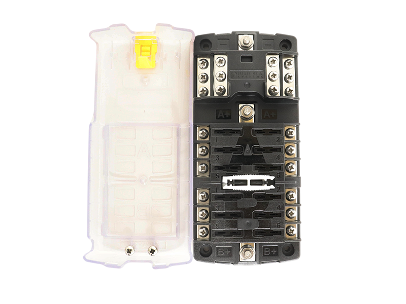 Blue Sea Systems 5032 ST Blade Split Busbar Fuse Block | 12 Volt Planet
